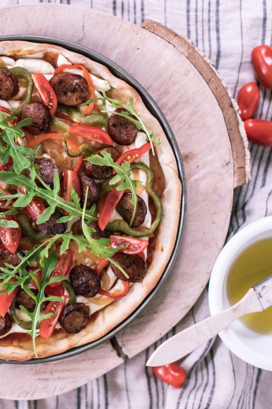 Χωριάτικο hot dog με λουκάνικο Τζουμαγιας, καραμελωμένα κρεμμύδια και ...